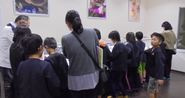 川原河小学校様笠松小学校様寒川第一小学校様工場見学 チョコレートの株式会社たにぐち